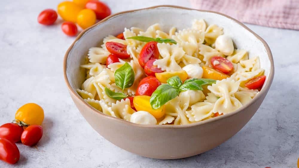 Pasta fredda pomodoro e mozzarella - Ricetta Fatto in casa da Benedetta