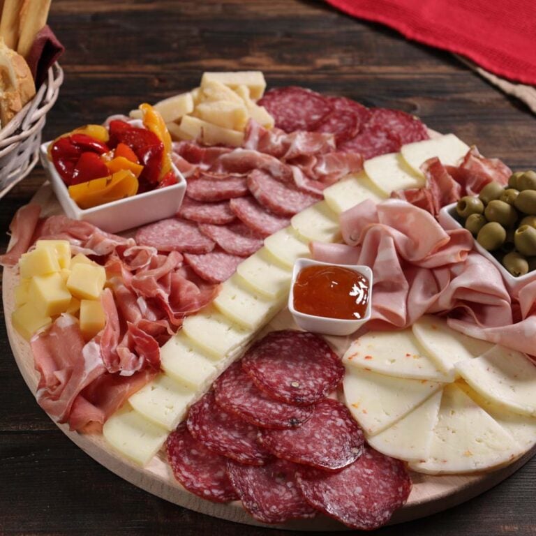 Tagliere di salumi e formaggi per mille occasioni - Ricetta Fatto in ...