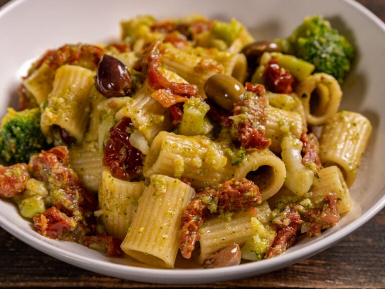 Pasta broccoli e pomodori secchi - Ricetta Fatto in casa da Benedetta