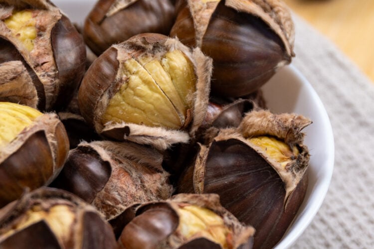 Come tagliare le castagne in modo semplice e sicuro - Fatto in casa da ...