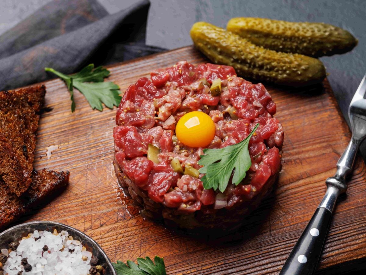 Carne cruda: guida al condimento e alla presentazione - Fatto in casa ...