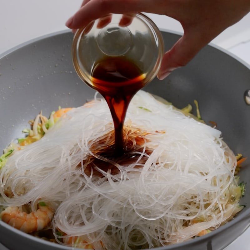 Spaghetti di soia verdure e gamberi - Ricetta Fatto in casa da Benedetta