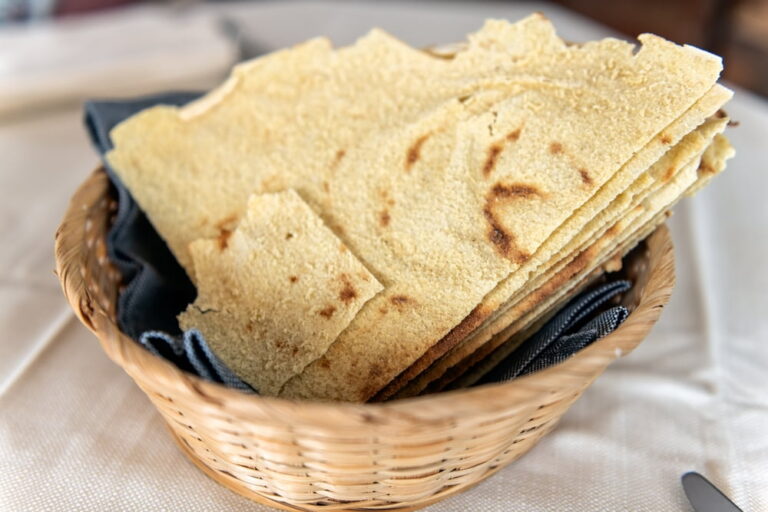 Pane carasau: alla scoperta del tipico pane sardo - Fatto in casa da ...