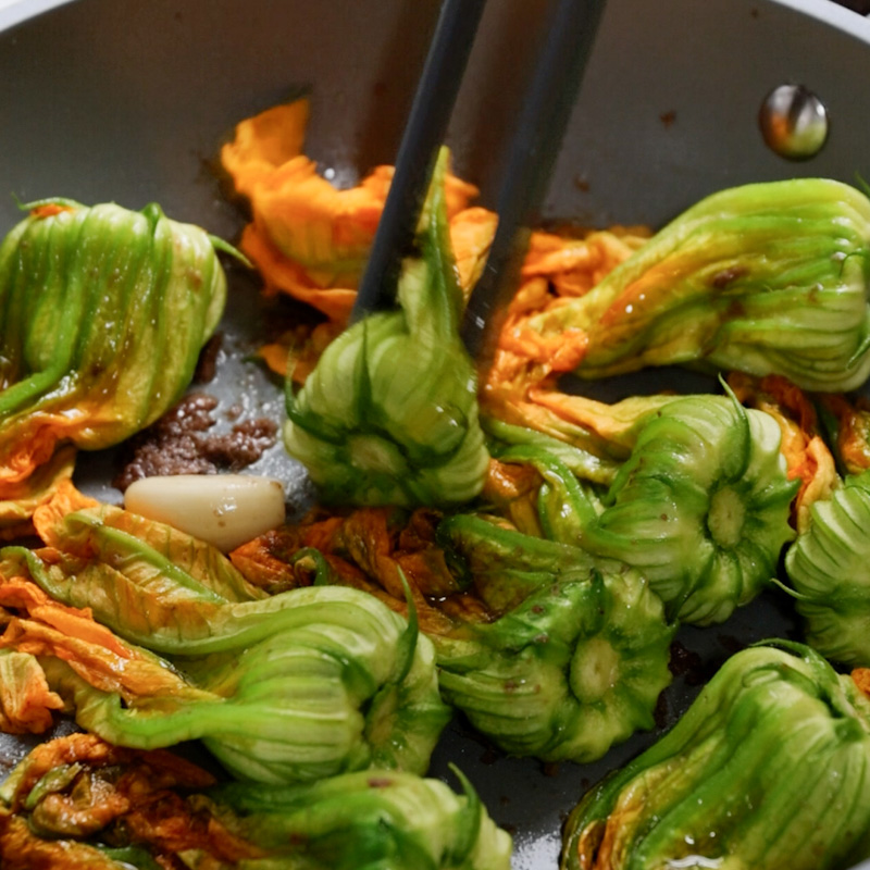 Fiori di zucca in padella - Ricetta Fatto in casa da Benedetta