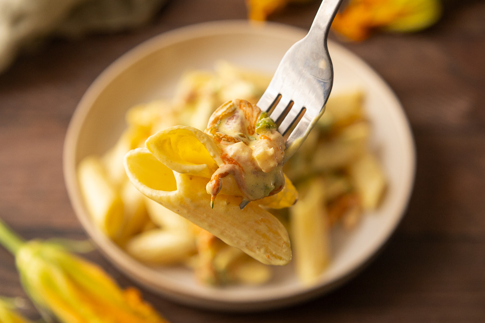 Pasta con fiori di zucca e pancetta - Ricetta Fatto in casa da Benedetta