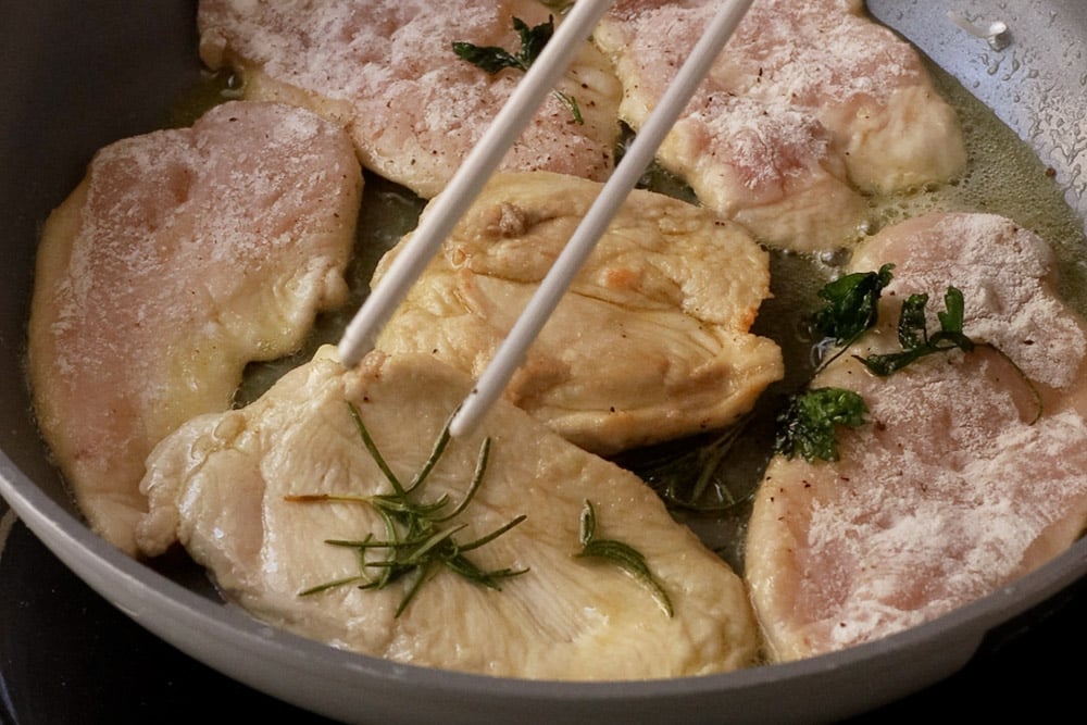 Petto di pollo in padella - Ricetta Fatto in casa da Benedetta