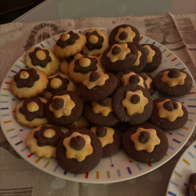 Biscotti fiori bicolore - Ricetta Fatto in casa da Benedetta